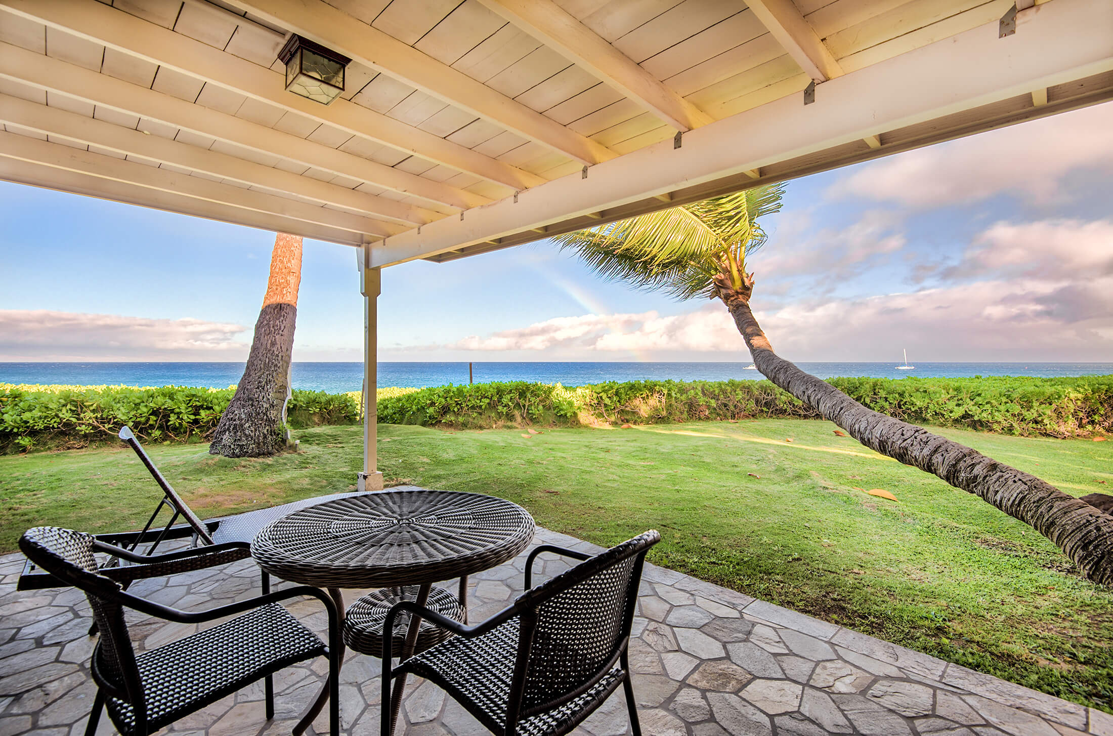 Luxury Beachfront Lodging In Lahaina | Royal Lahaina Resort